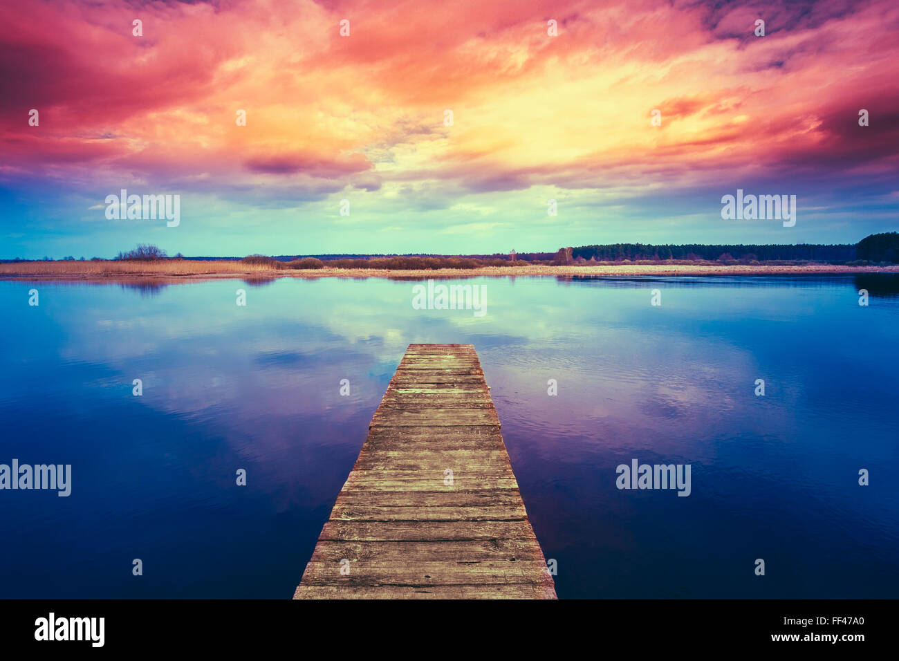 Wooden platform over water hi-res stock photography and images - Alamy