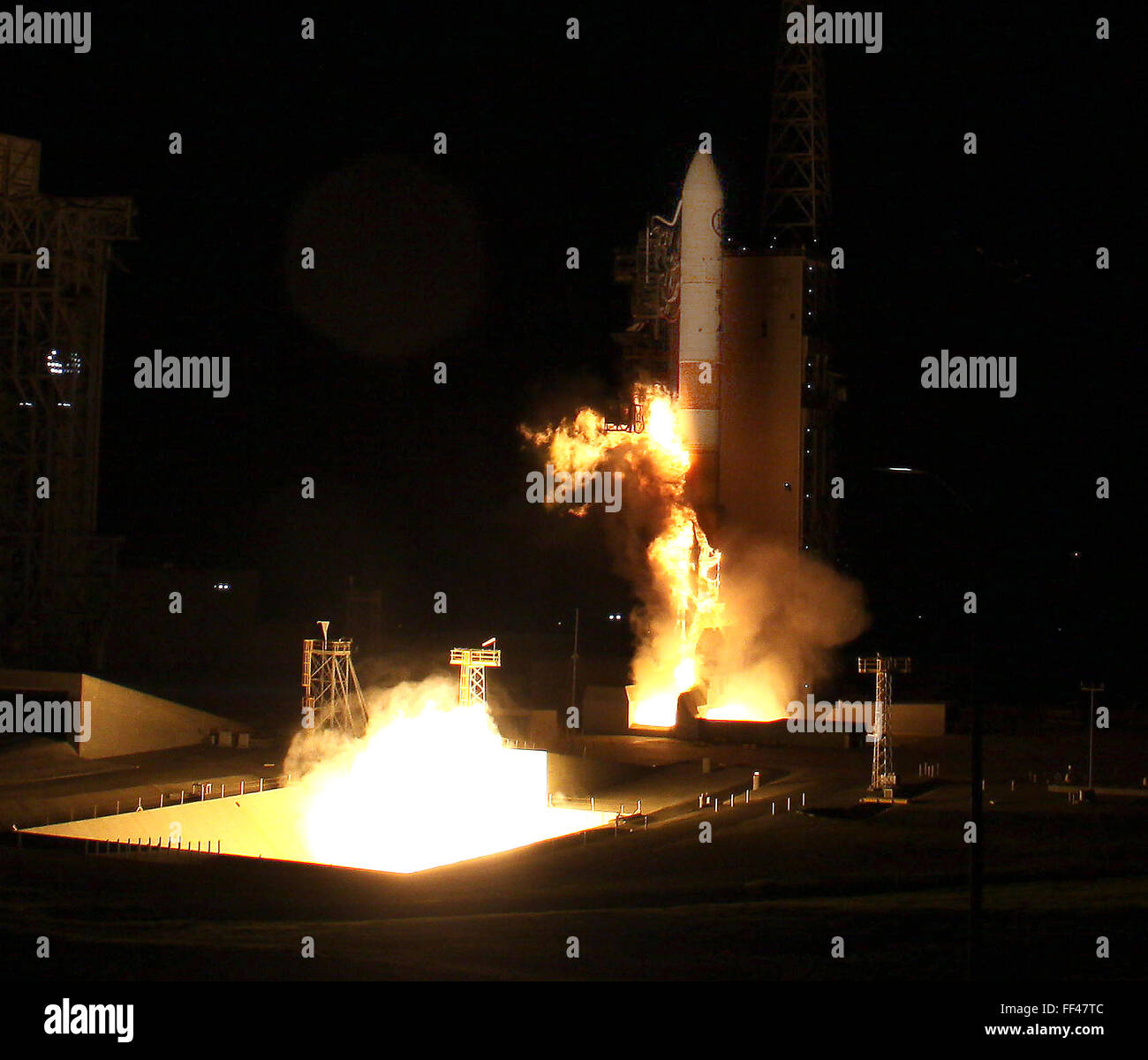 Space launch delta 45 hi-res stock photography and images - Alamy