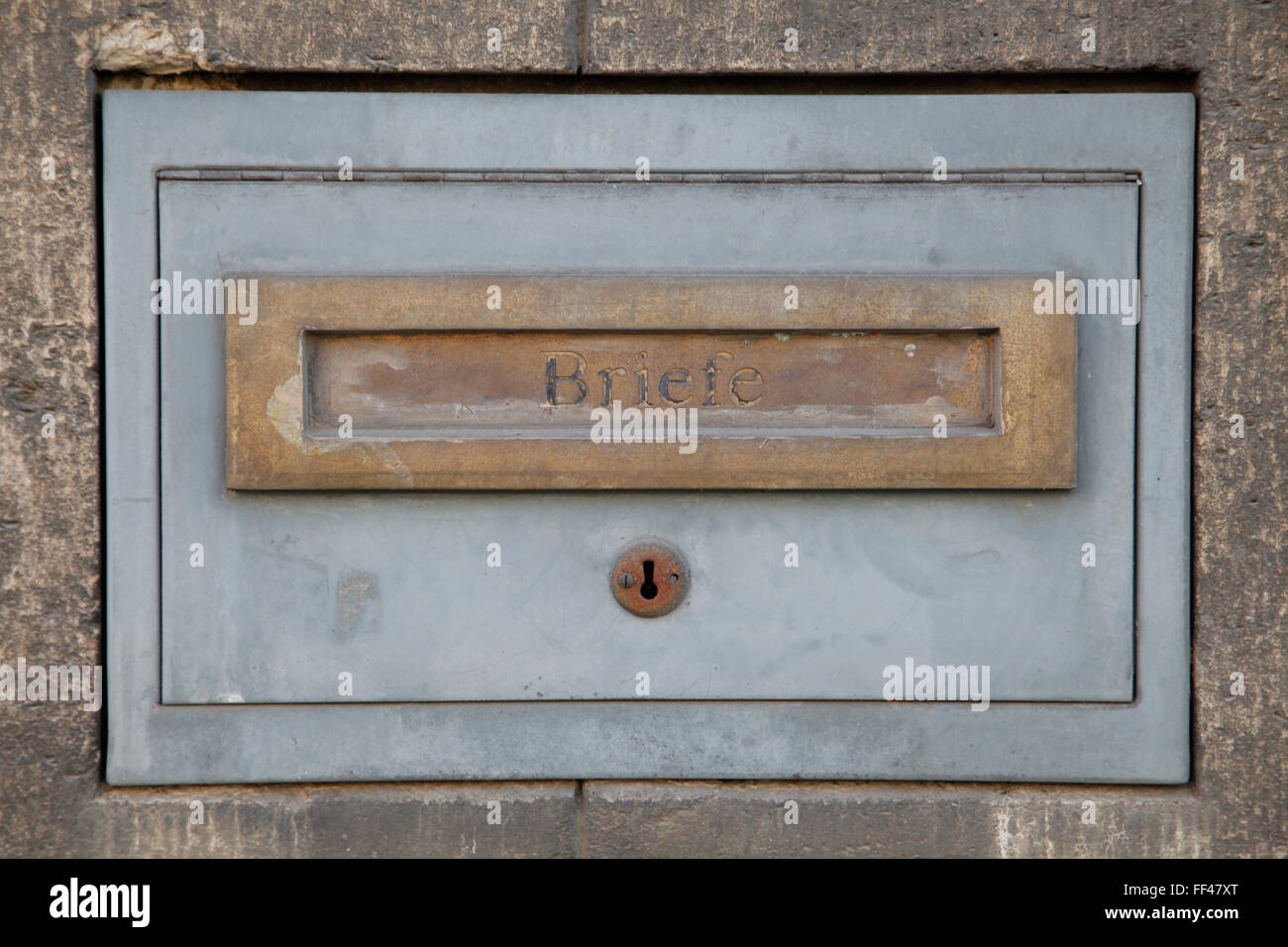 Old fashioned letterbox hi-res stock photography and images - Alamy
