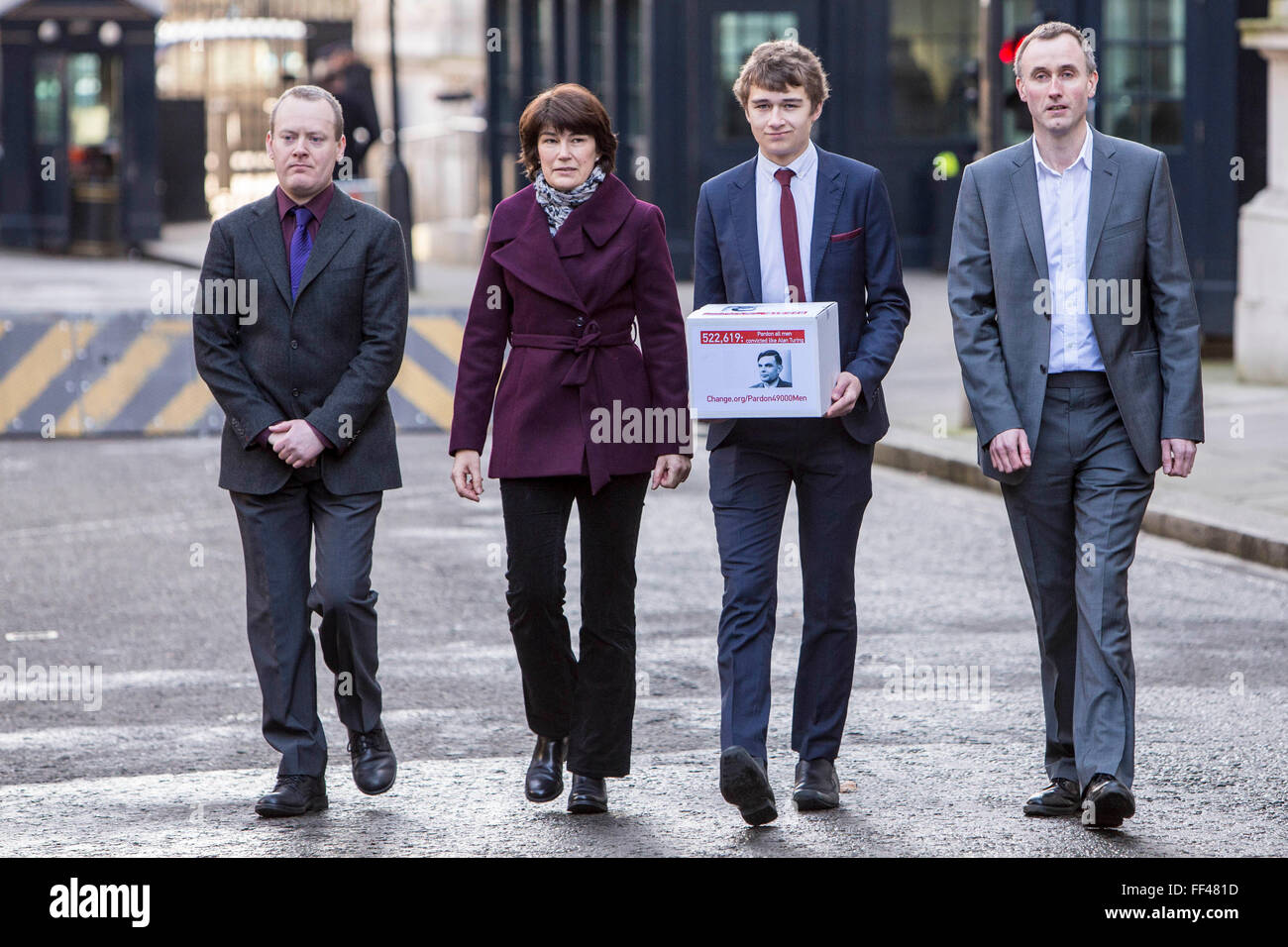 The family of WWII codebreaker Alan Turing deliver Change.org petition ...