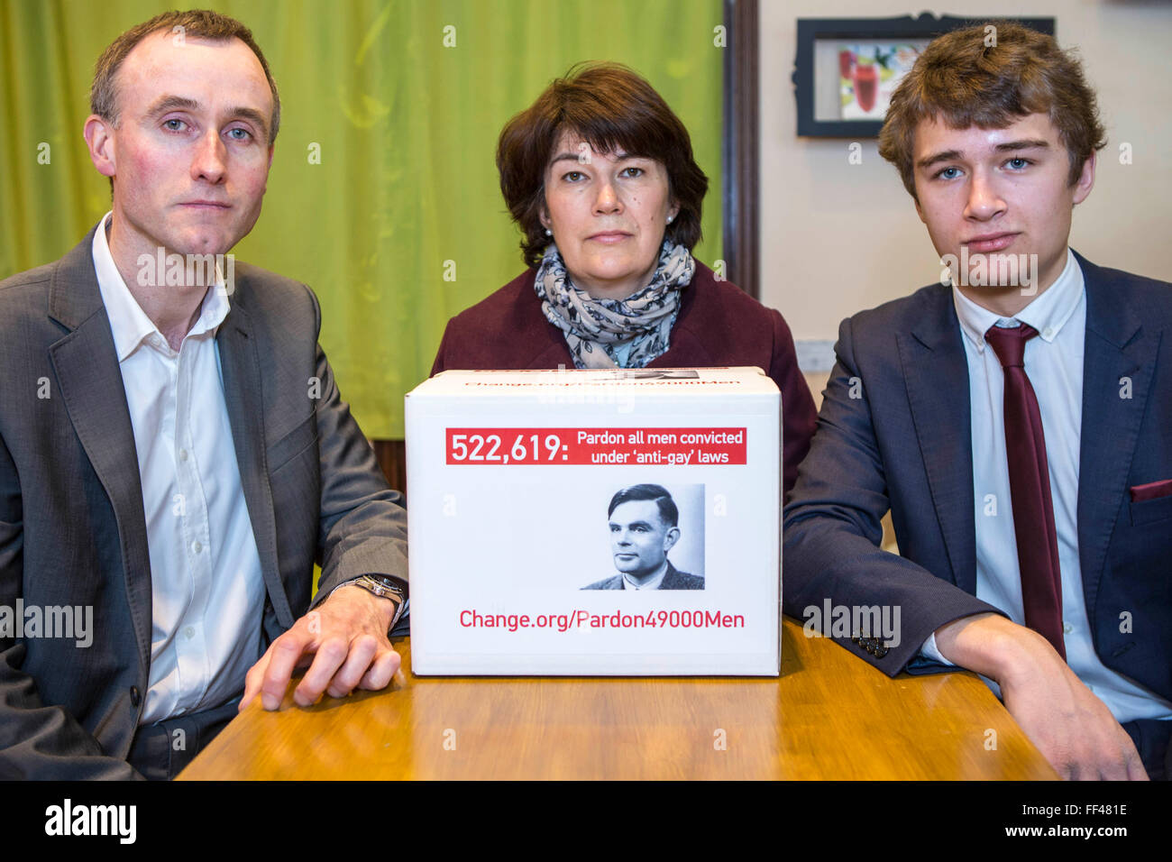 The family of WWII codebreaker Alan Turing deliver Change.org petition ...