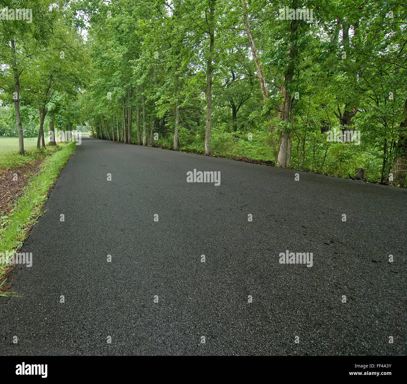 Paved country road hi-res stock photography and images - Alamy