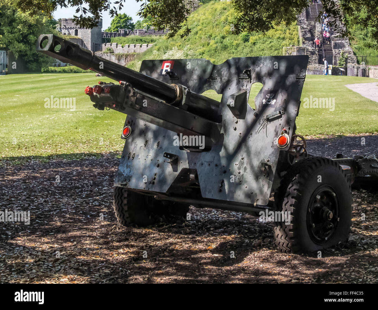 Saluting gun hi-res stock photography and images - Alamy