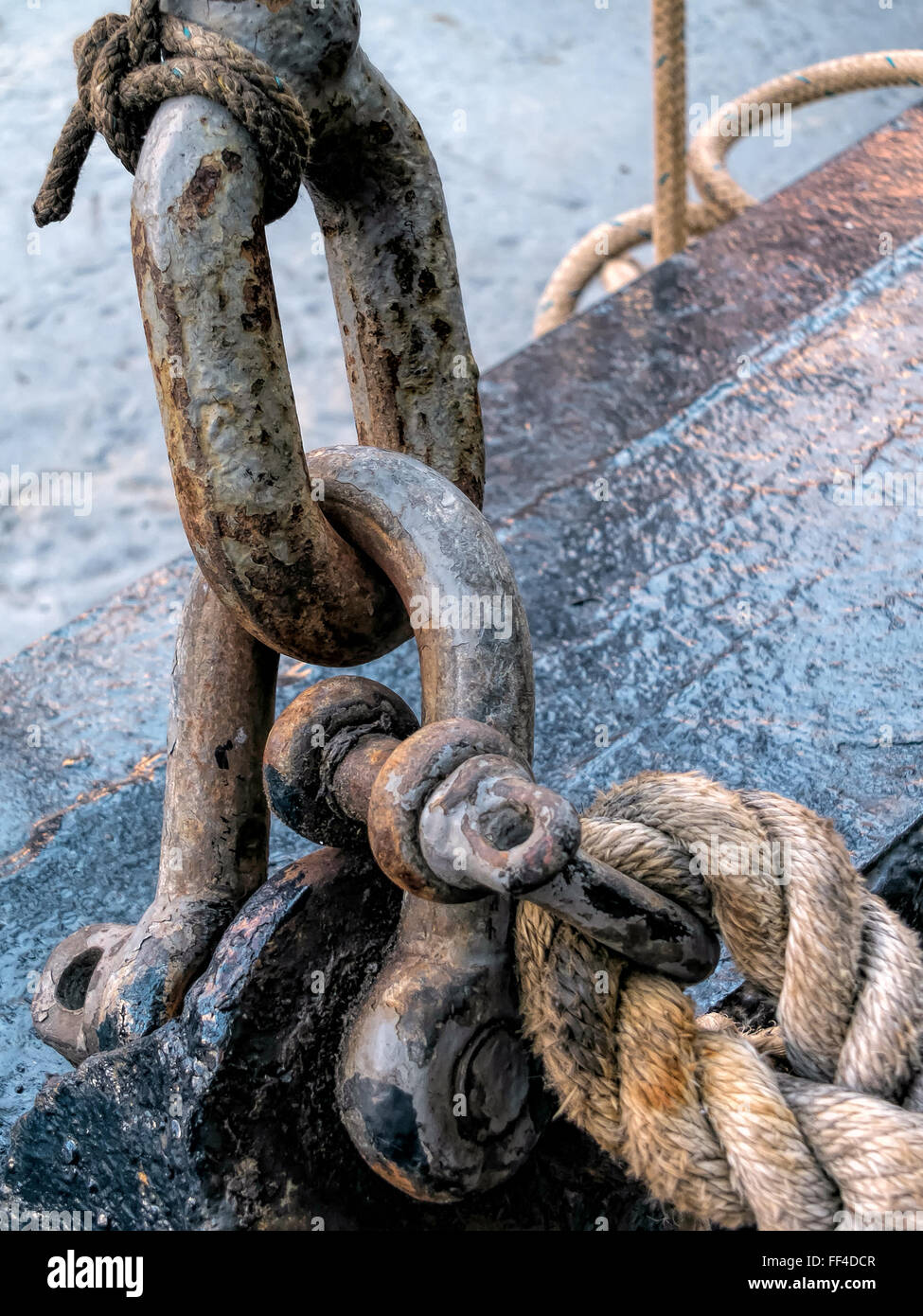 Close-up Thames barge mooring device Stock Photo - Alamy