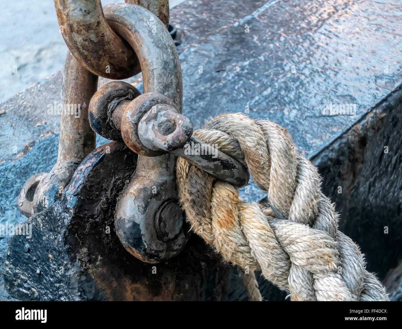 Barge mooring up hi-res stock photography and images - Alamy
