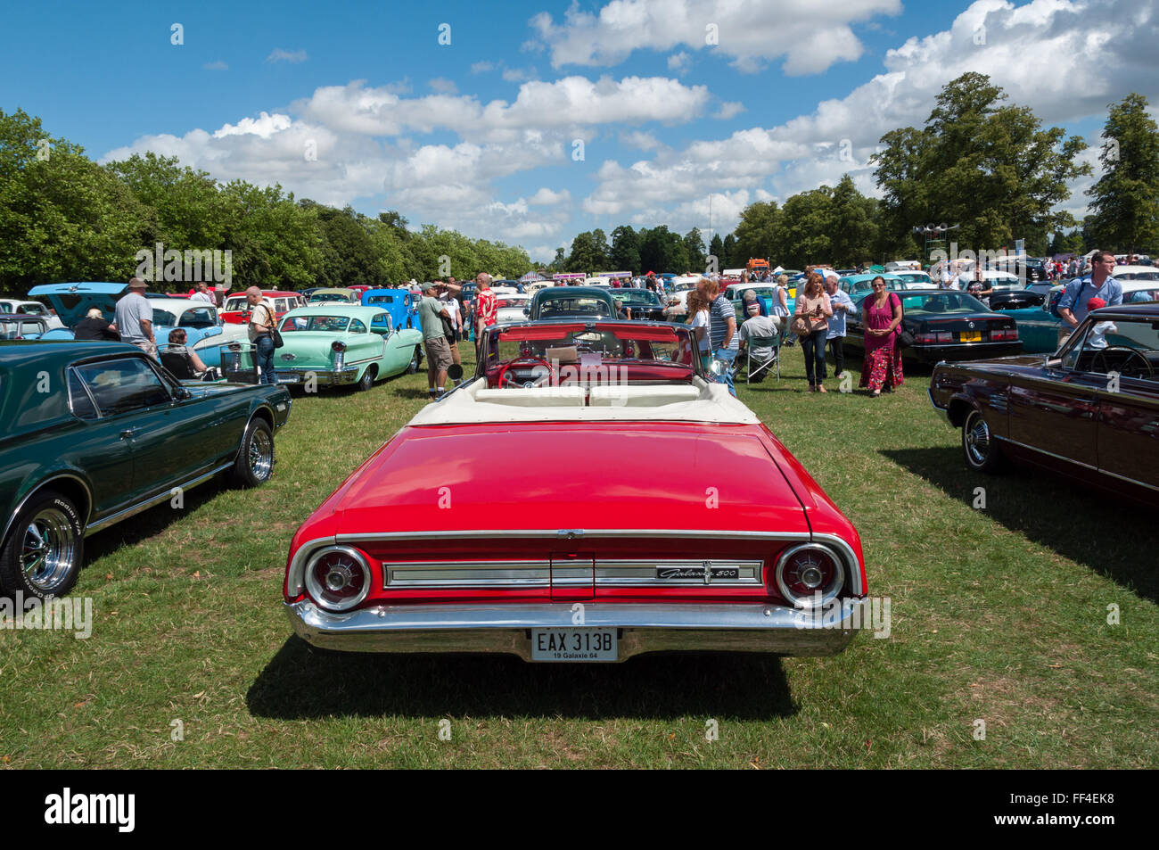 American Auto Club Meeting With Vintage Cars Stock Photos & American ...