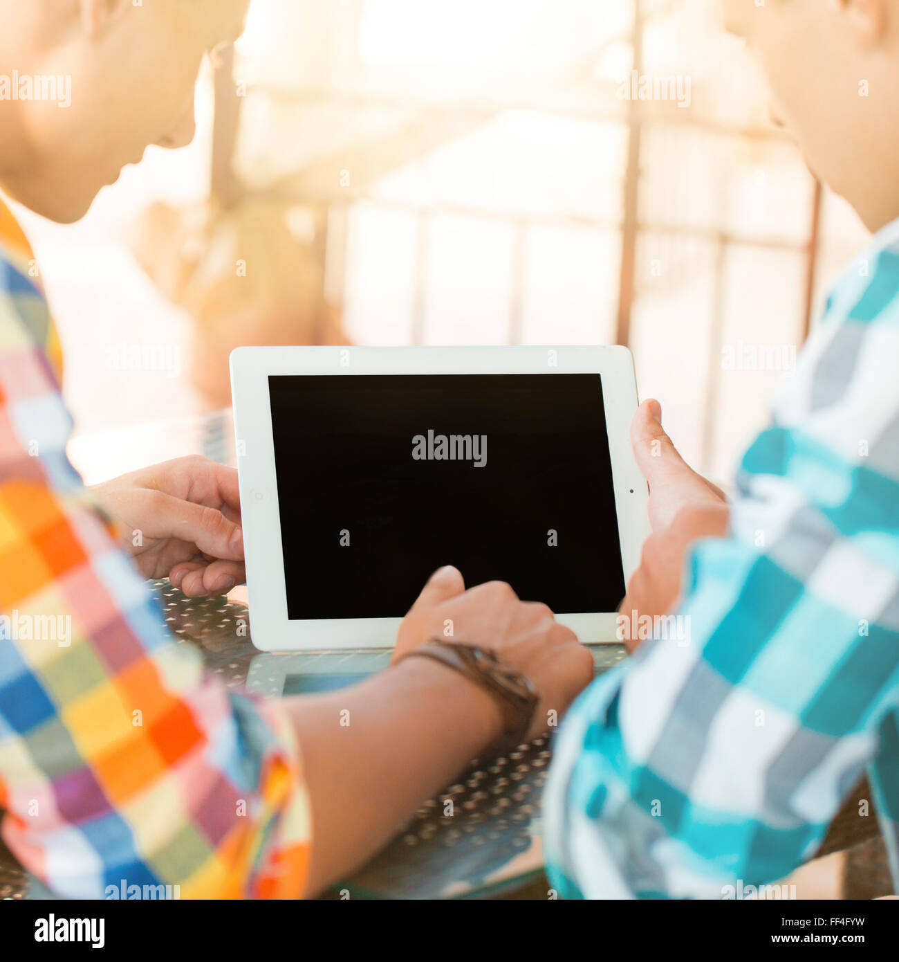 Gay couple men cafe hi-res stock photography and images - Alamy