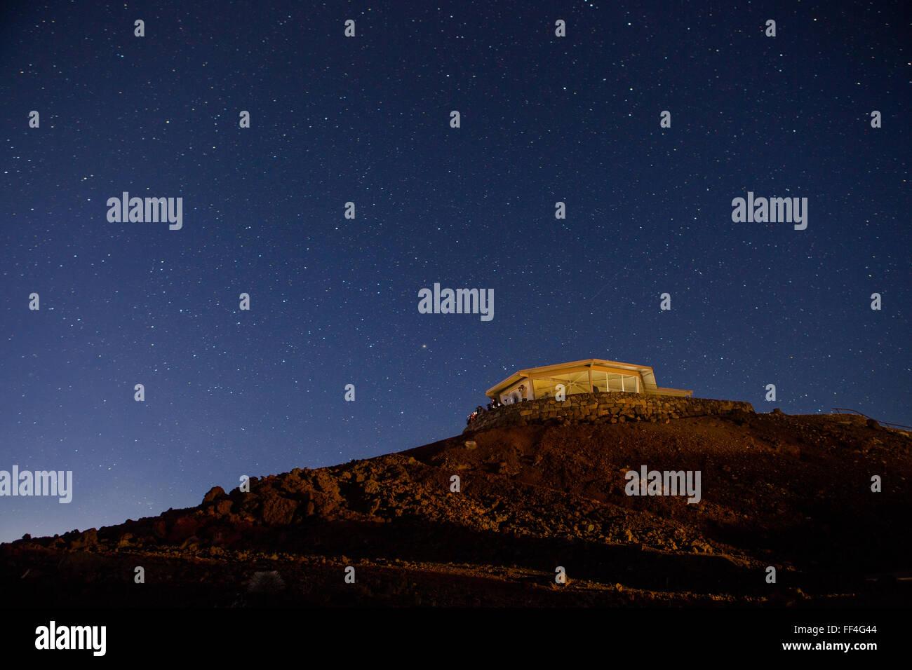 Starry night at haleakala crater hi-res stock photography and images ...
