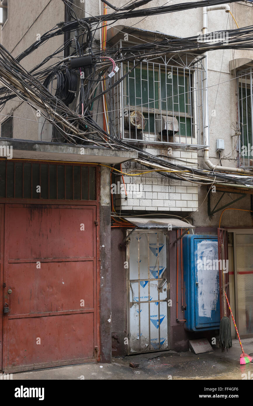 Messy wires hi-res stock photography and images - Alamy