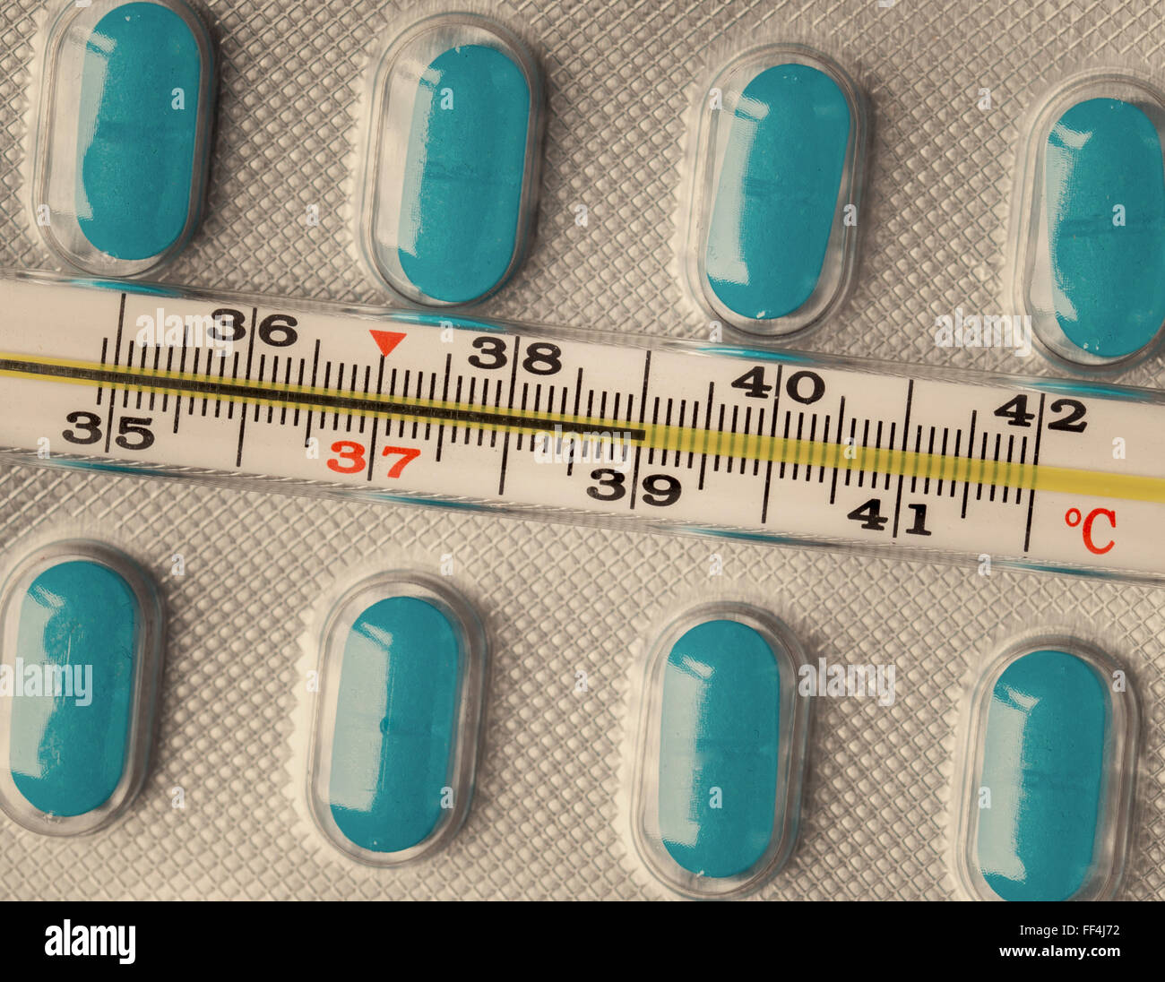 Thermometer and pills Stock Photo - Alamy