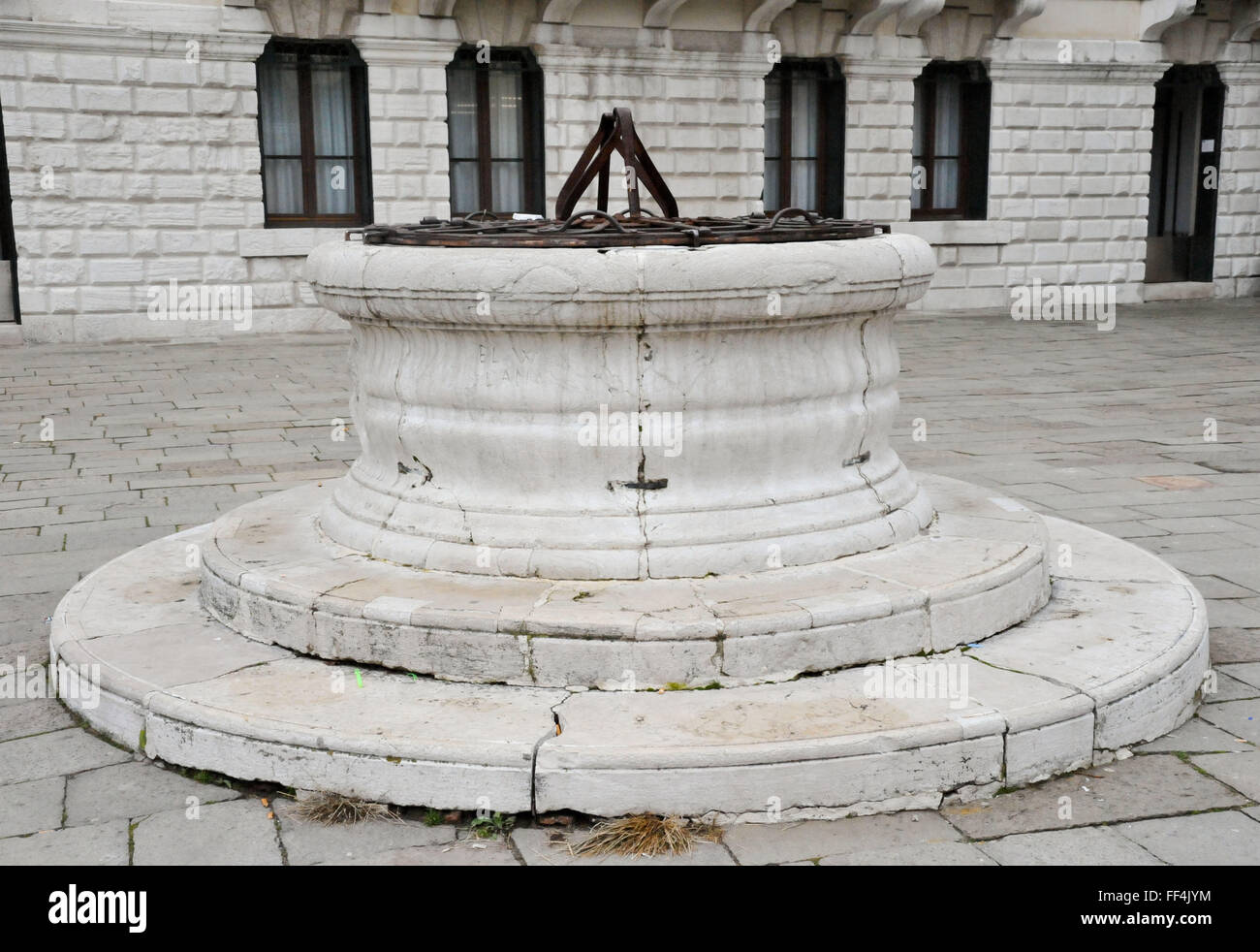 Old well in Venice Stock Photo - Alamy