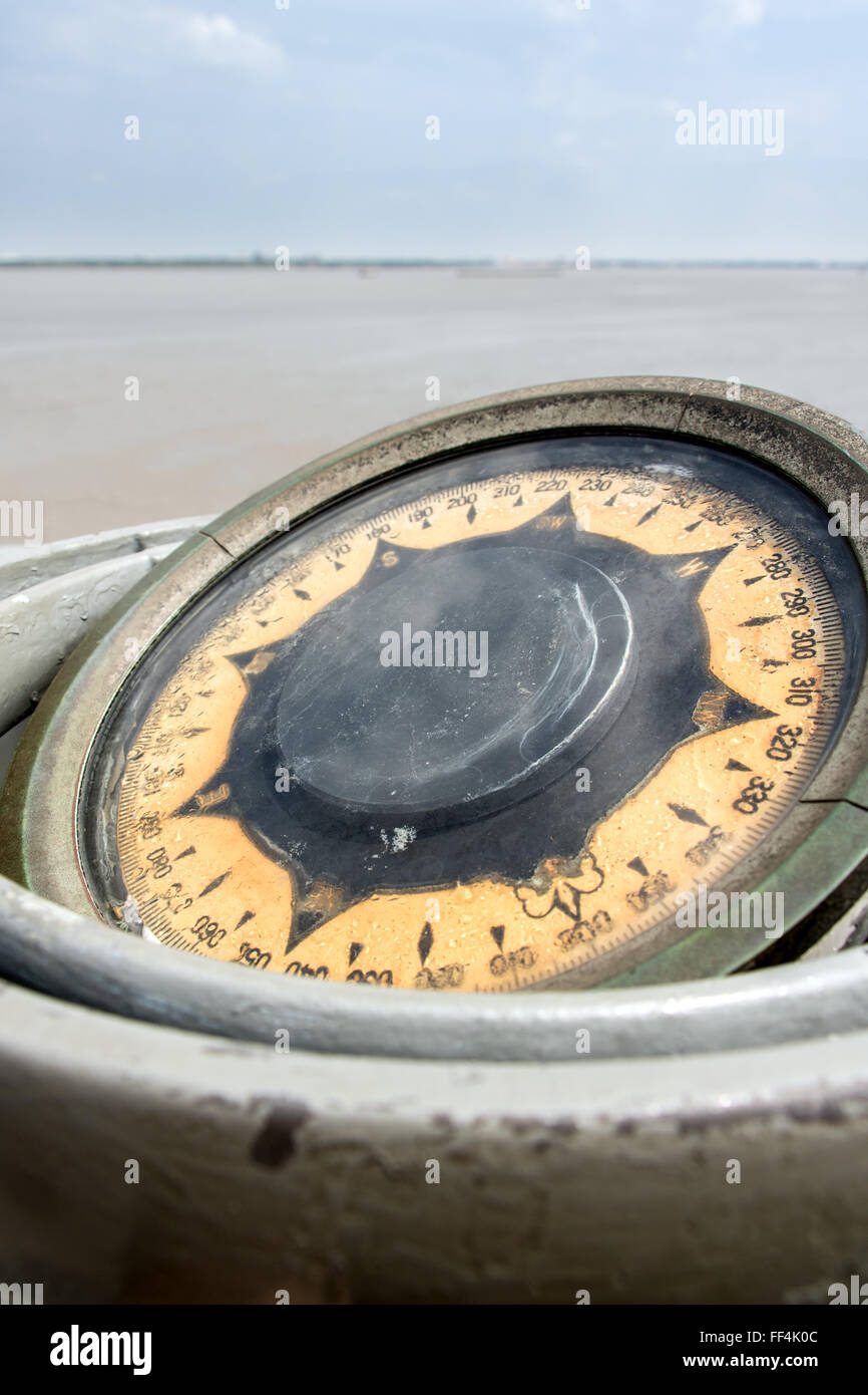 Gyrocompass hi-res stock photography and images - Alamy