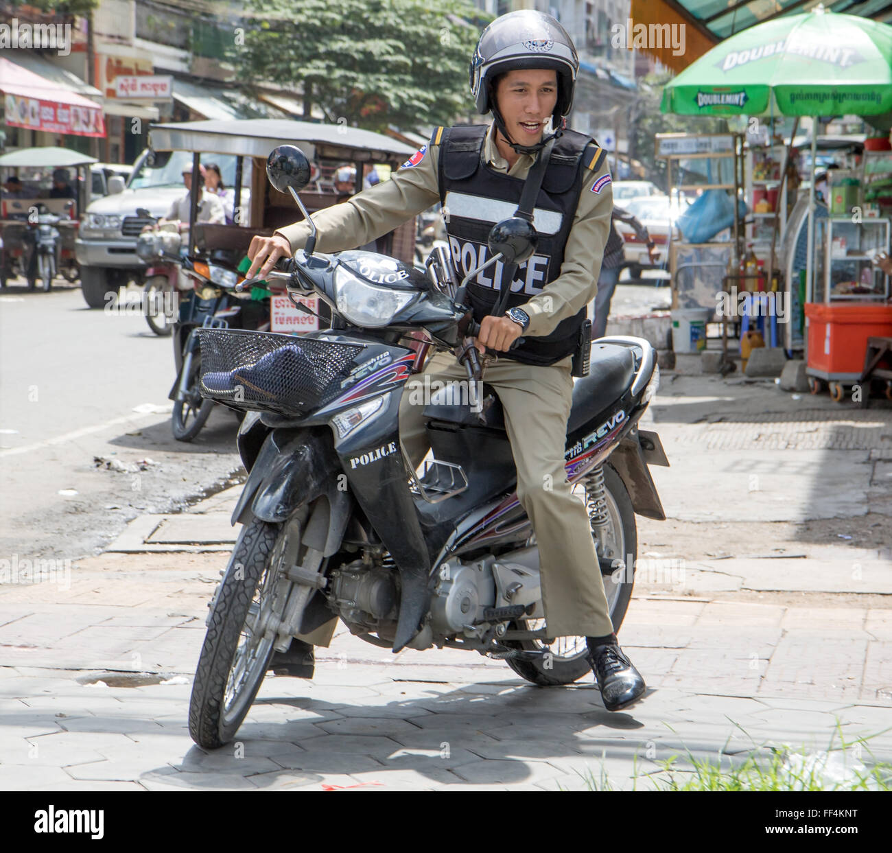 Bike policeman hi-res stock photography and images - Alamy