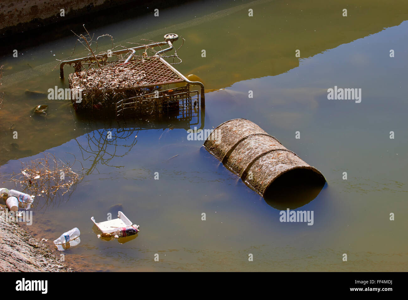 Trash floating hi-res stock photography and images - Alamy