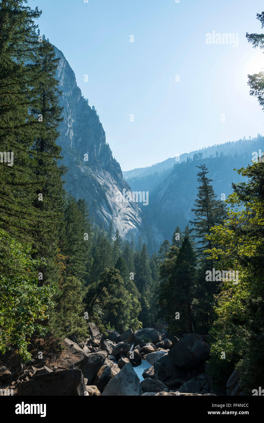 Riverbed of the Merced River, Mist Trail, Yosemite National Park ...