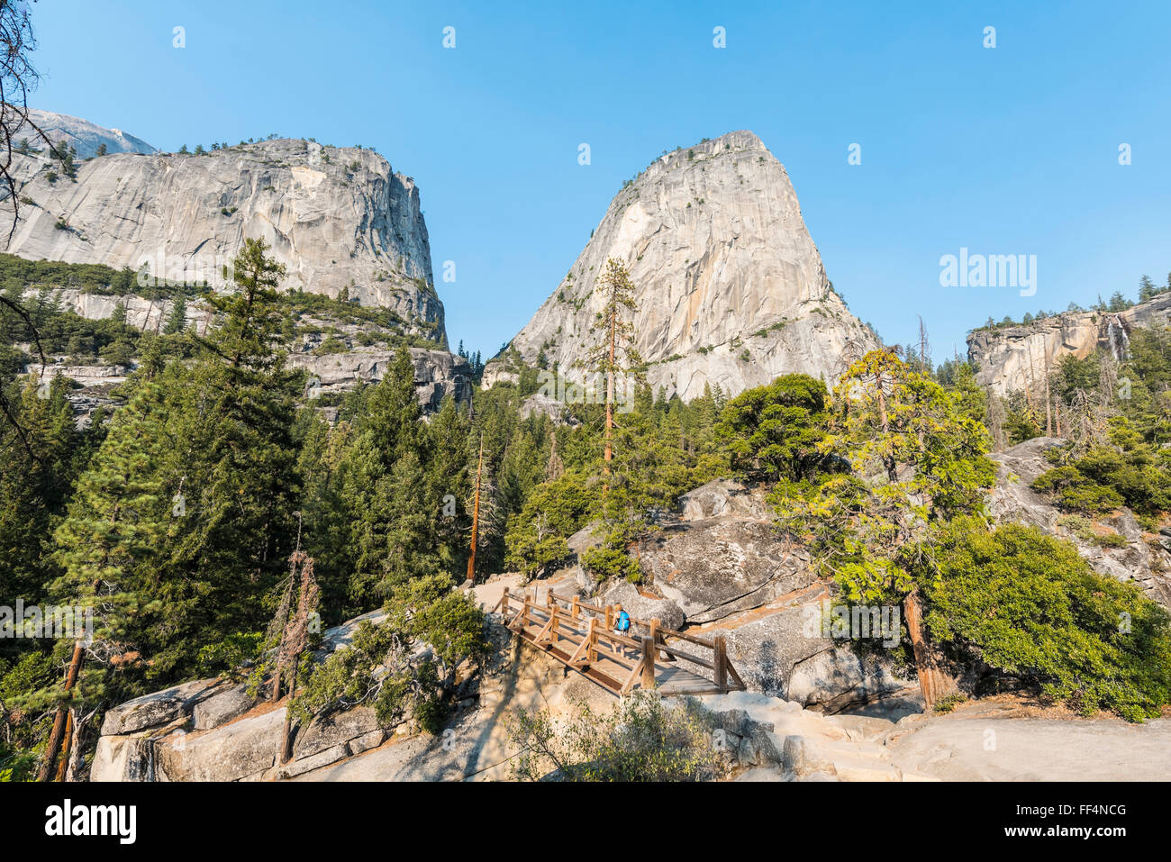 Bridge over Merced river, Liberty Cap, Mist Trail, Yosemite National ...