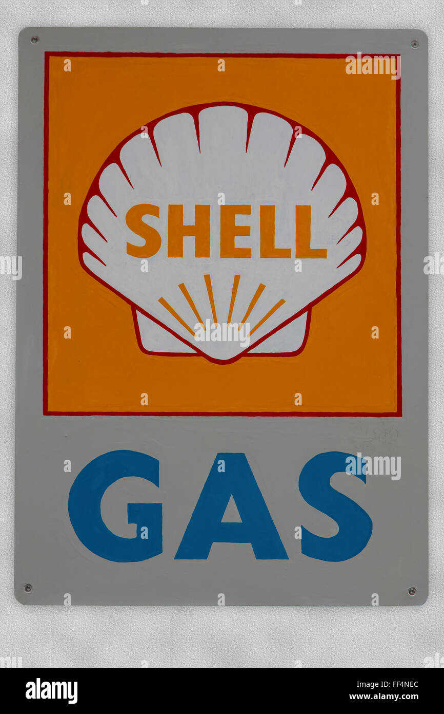 Shell oil sign hi-res stock photography and images - Alamy