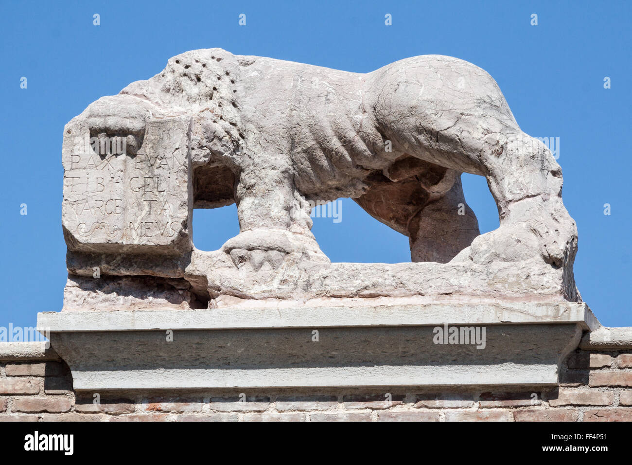 Greek sculpture animal lion hi-res stock photography and images - Alamy