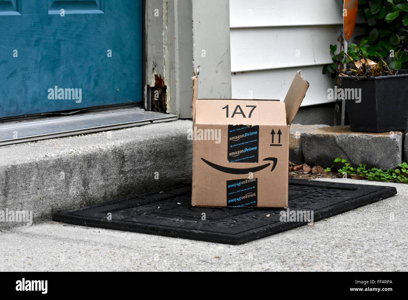 Hipped box hi-res stock photography and images - Alamy