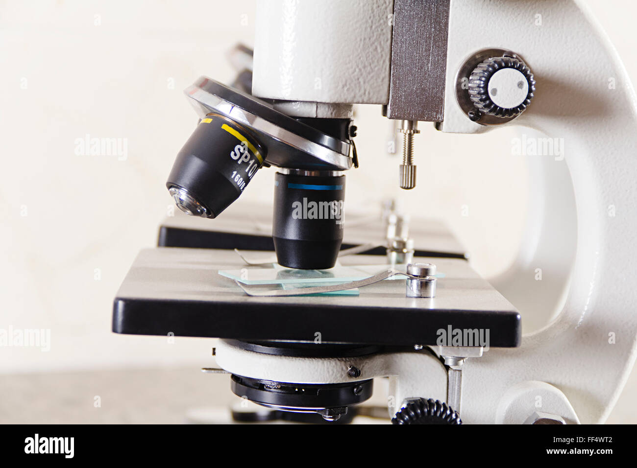Microscope machine hi-res stock photography and images - Alamy