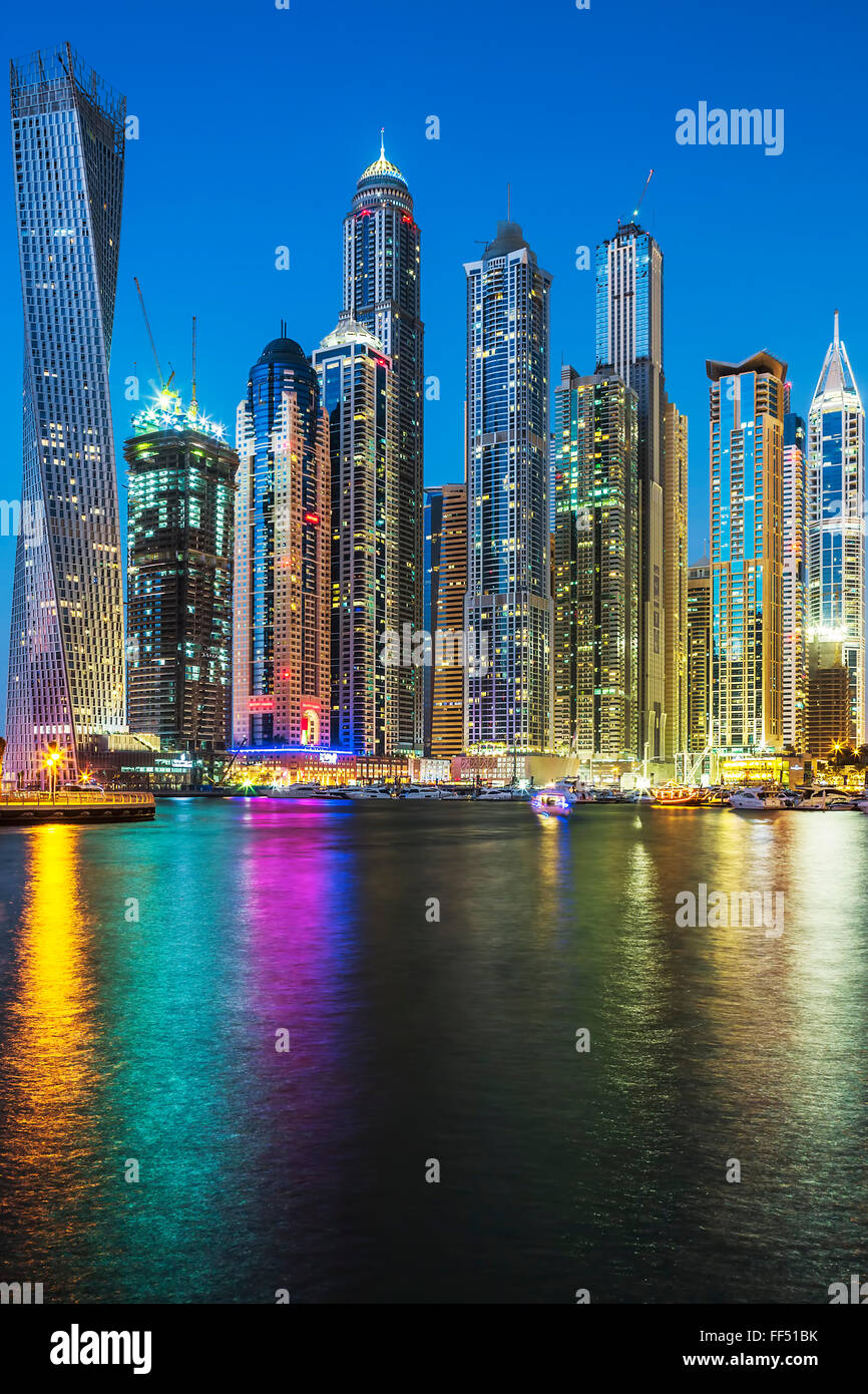 Dubai vertical hi-res stock photography and images - Alamy
