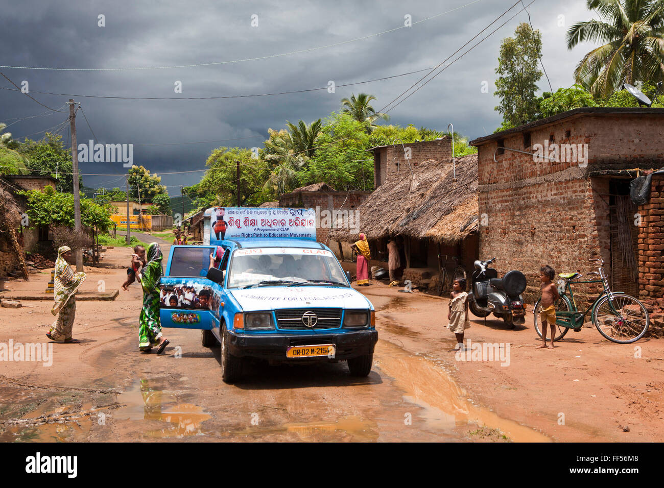Mobile clinic truck hi-res stock photography and images - Alamy