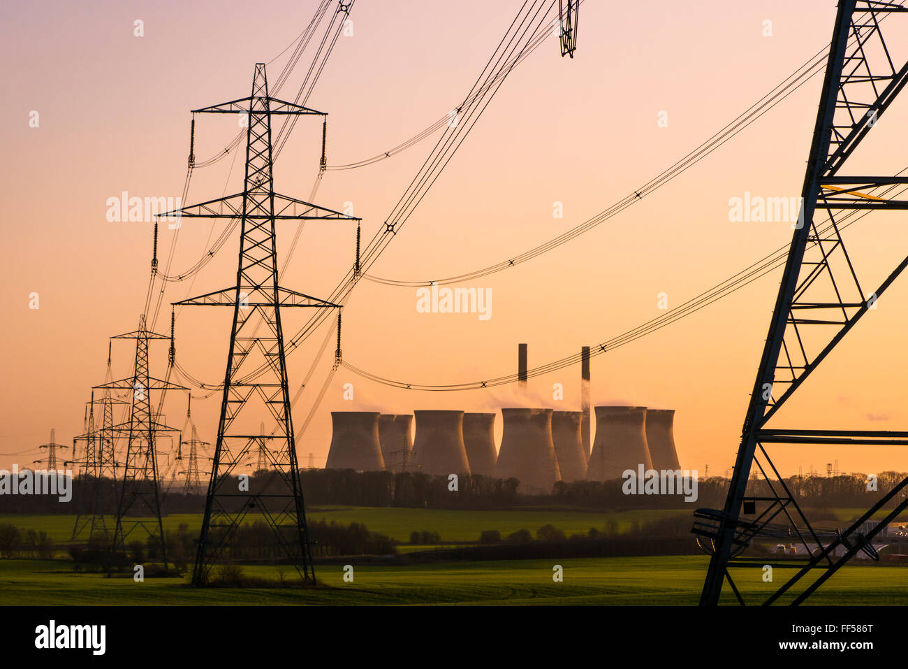 Ferrybridge power station hi-res stock photography and images - Alamy