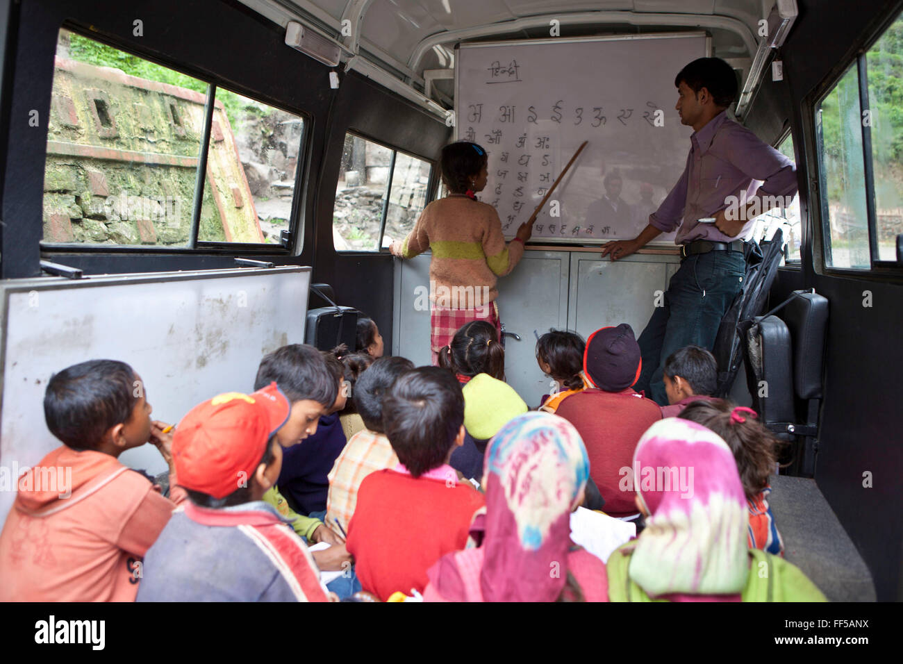 Children run across the road hi-res stock photography and images - Alamy