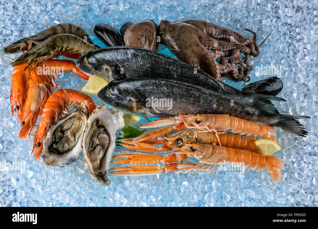 Seafood placed on ice drift Stock Photo - Alamy