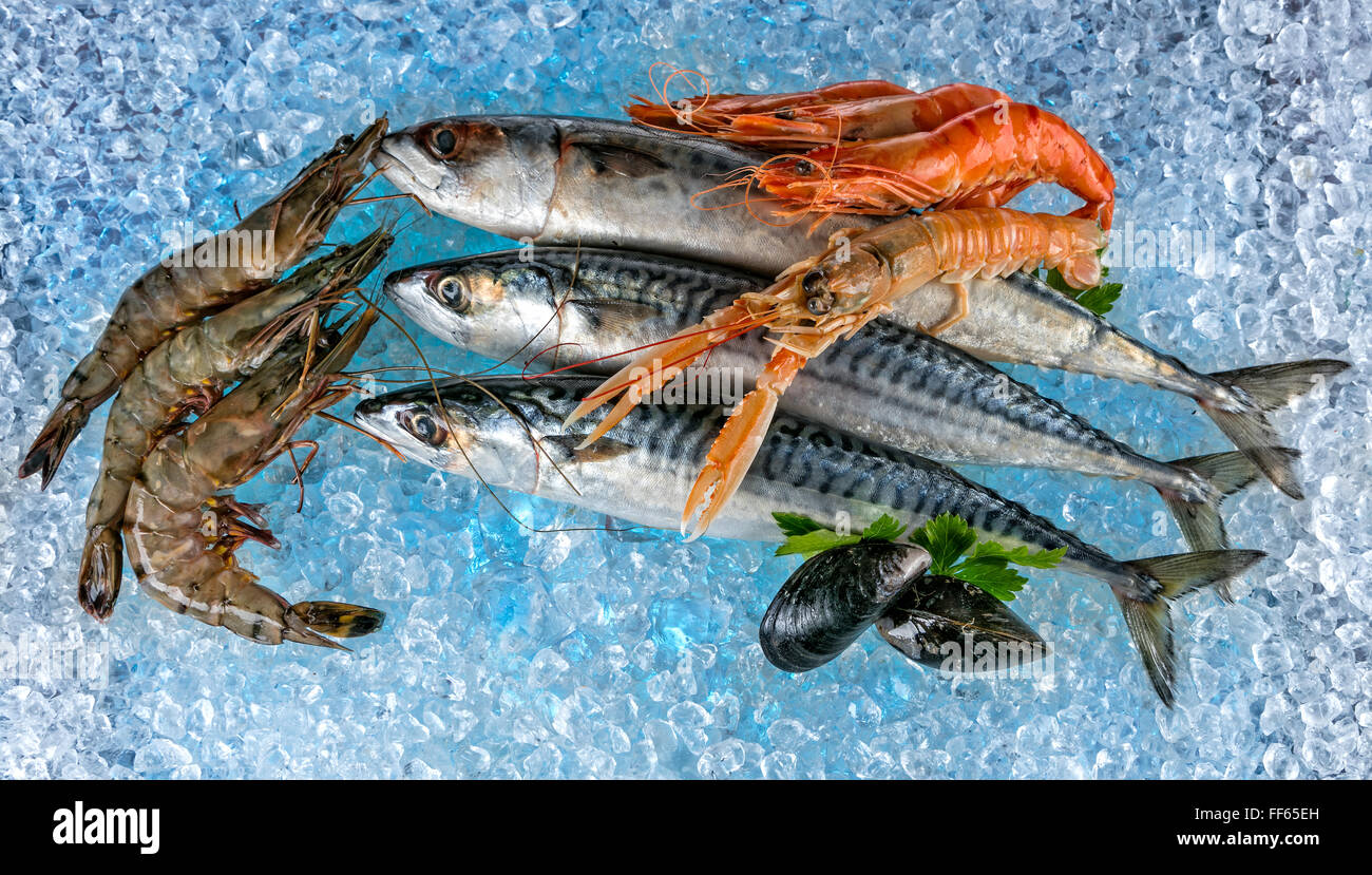 Seafood placed on ice drift Stock Photo - Alamy
