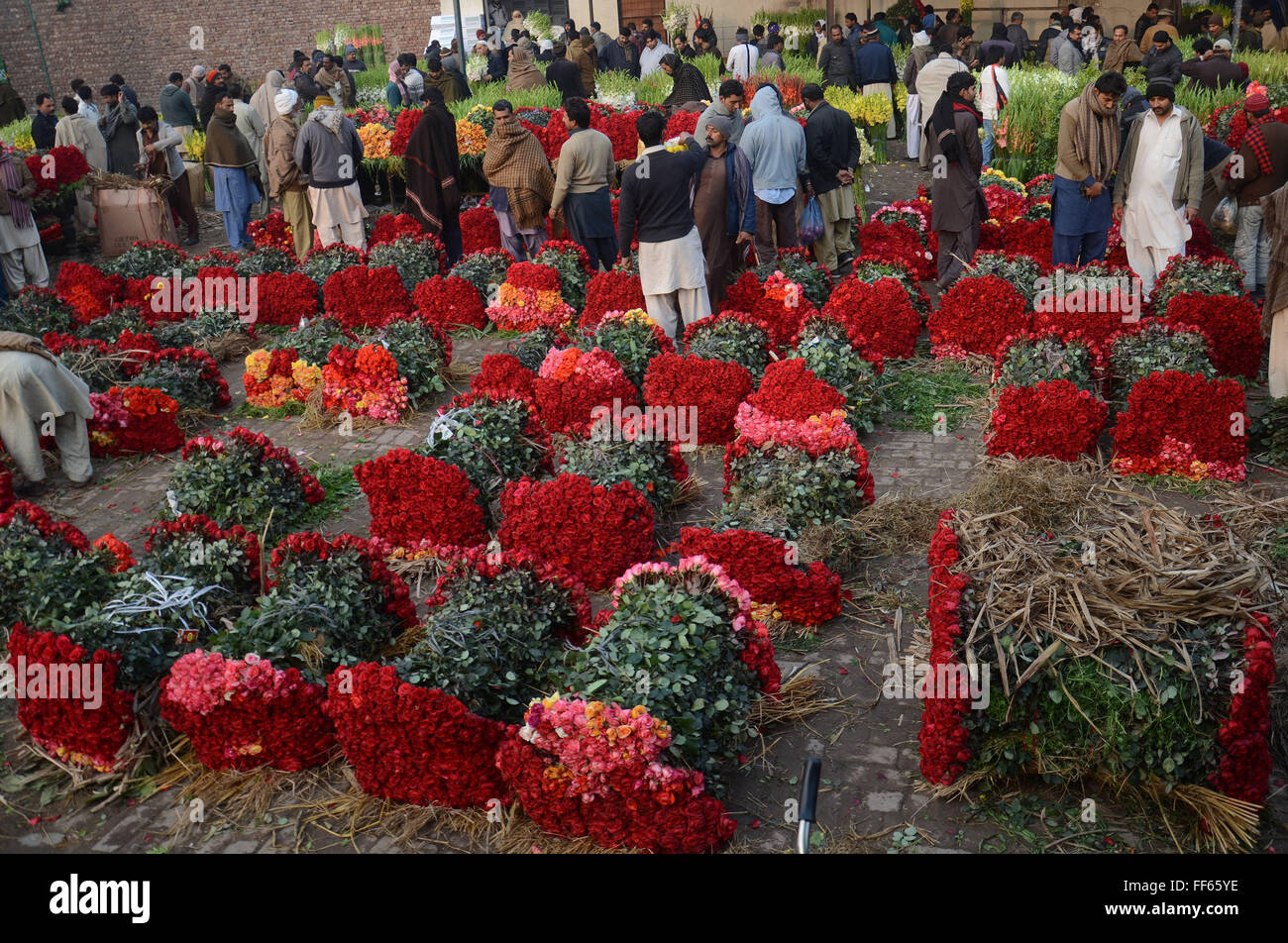 Lahore, Pakistan. 11th Feb, 2016. Pakistani flower vendor display fresh ...