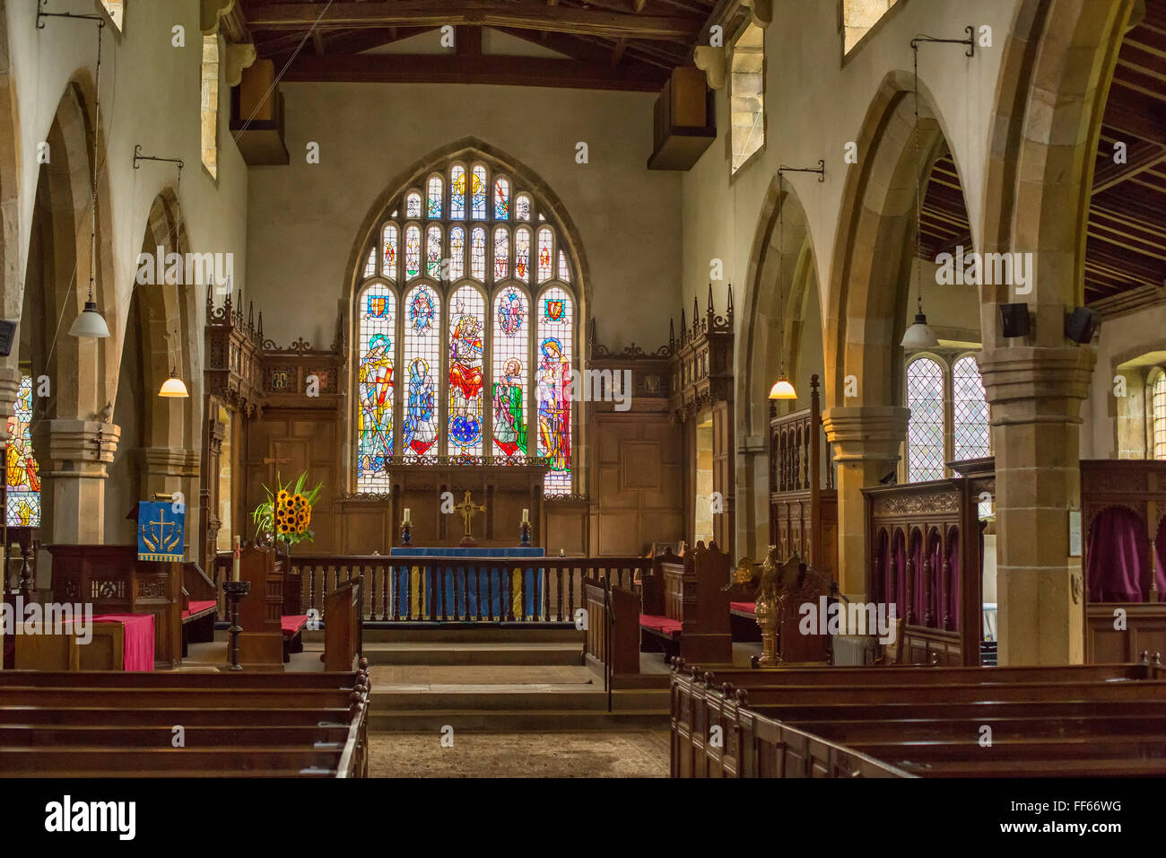 English church interior hi-res stock photography and images - Alamy