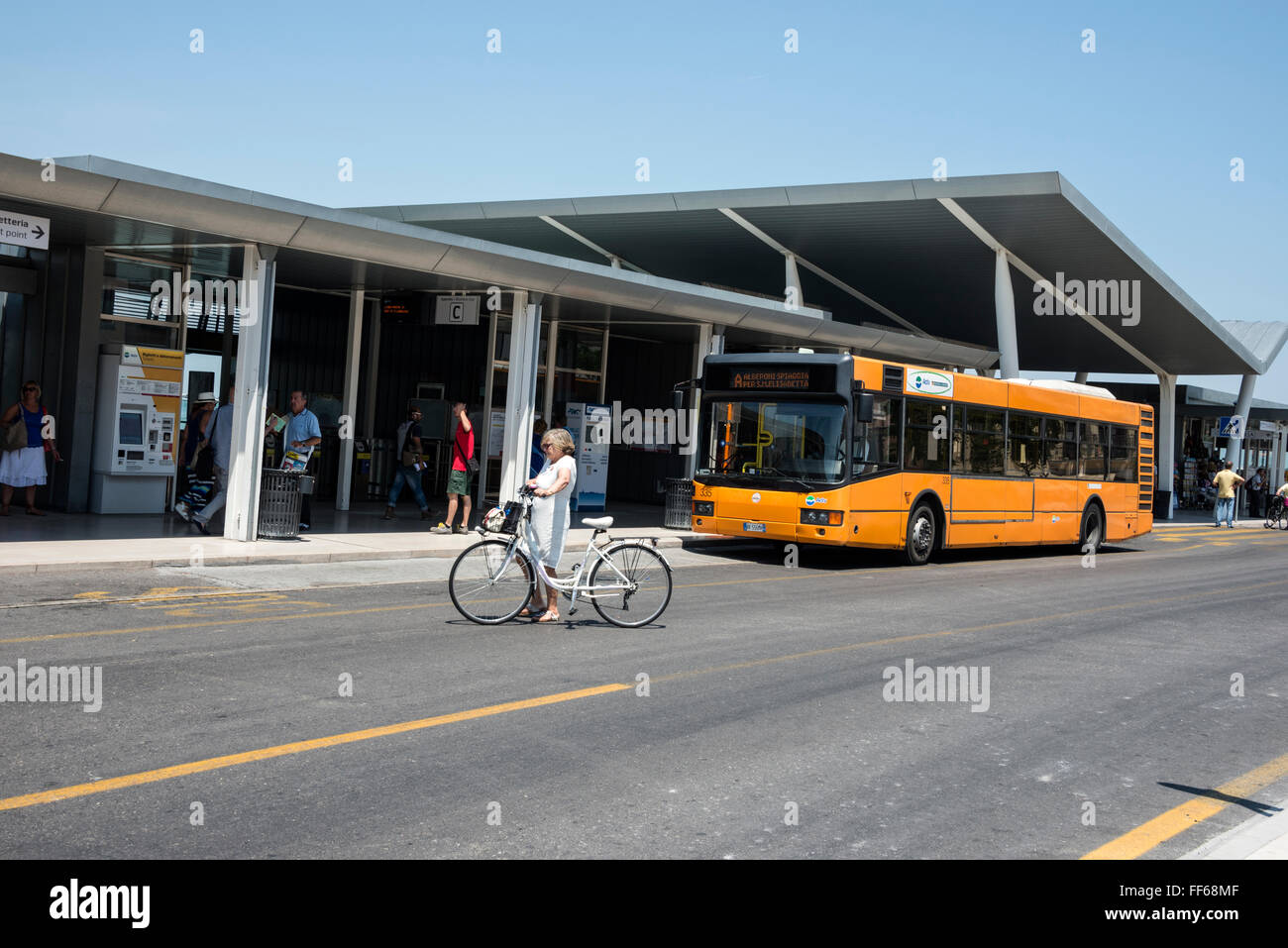 Lido bus stop hi-res stock photography and images - Alamy
