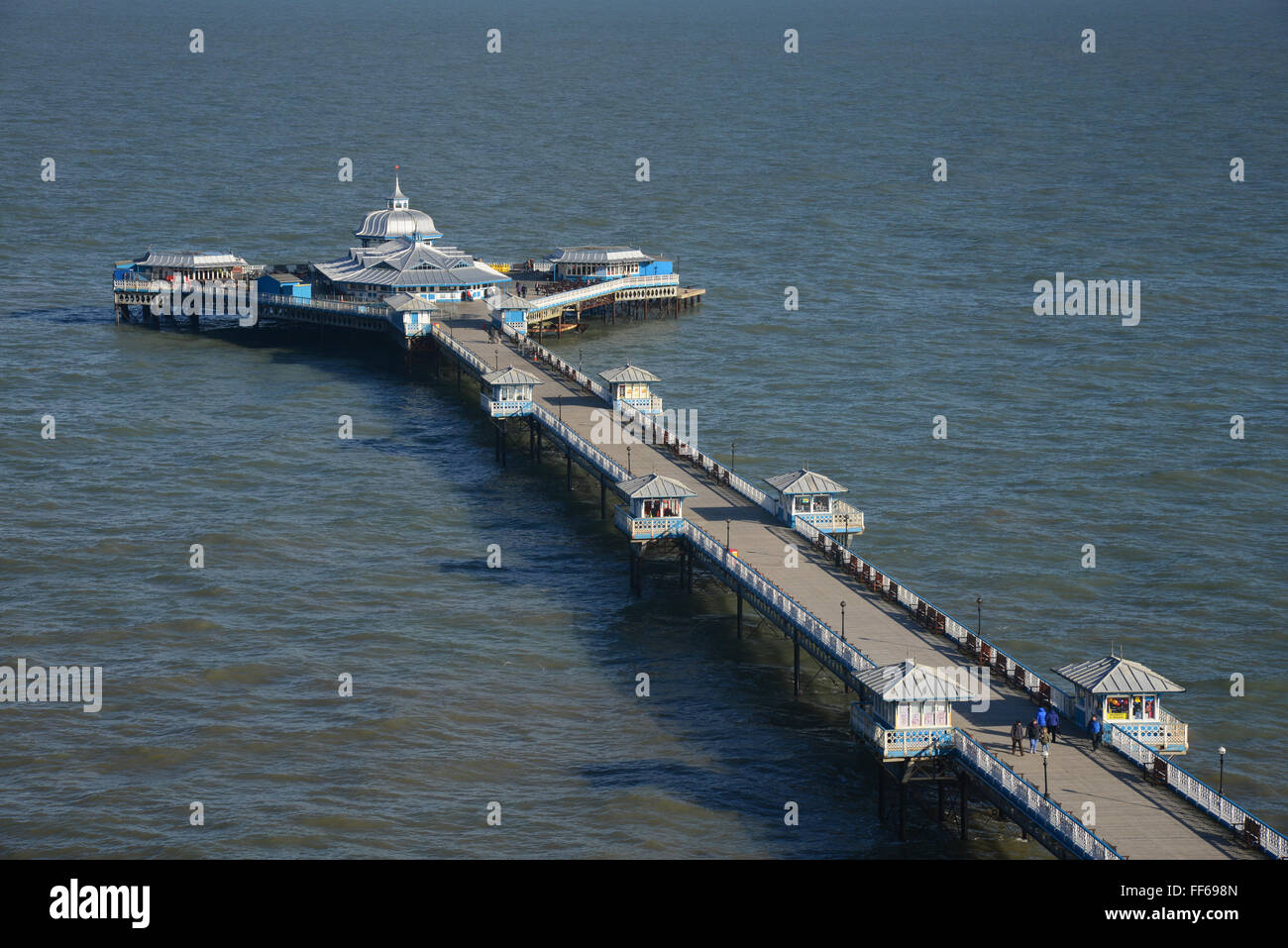 llandudno-pier-wales-stock-photos-llandudno-pier-wales-stock-images