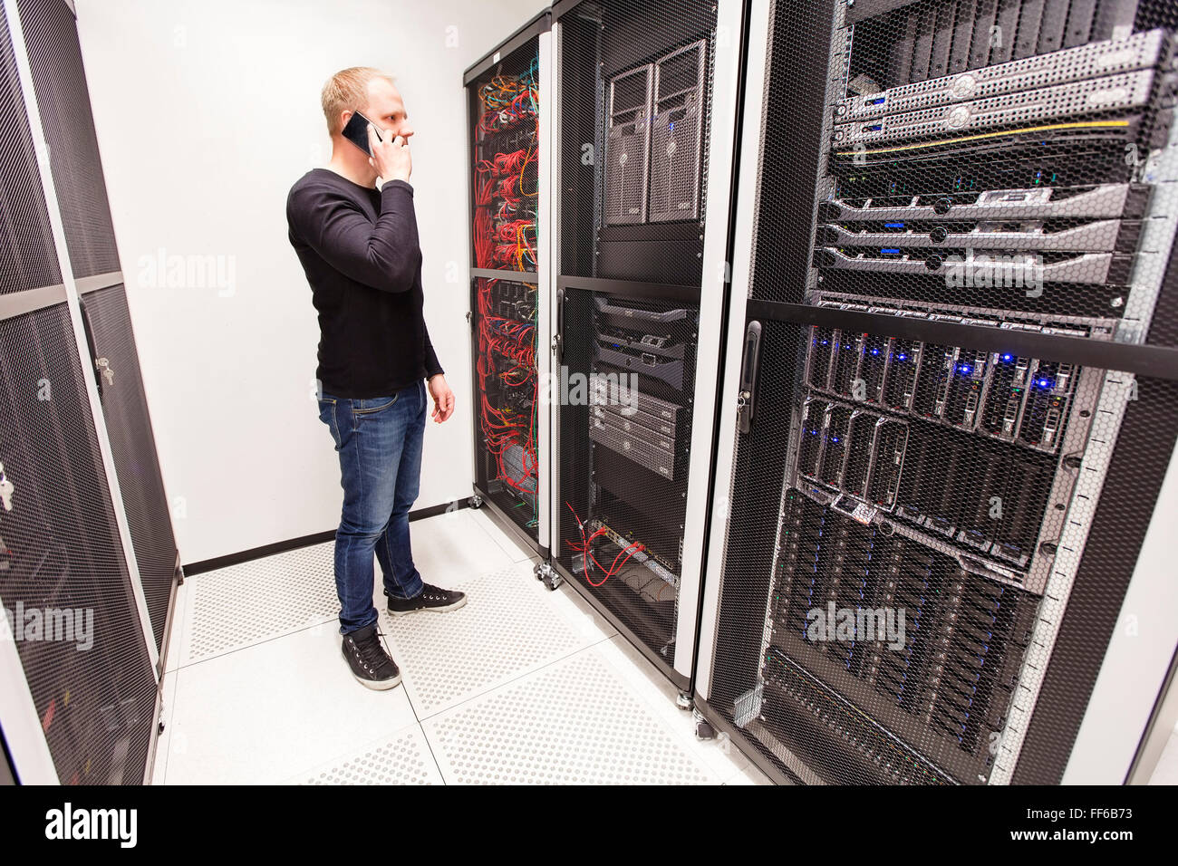 Datacenter racks hi-res stock photography and images - Alamy