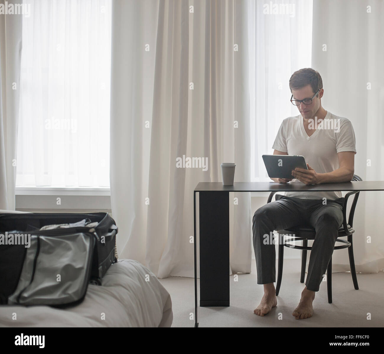 Using computer hotel room hi-res stock photography and images - Alamy