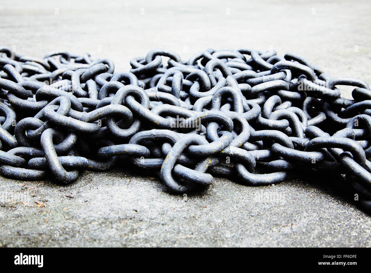 Pile of old chains on the ground Stock Photo - Alamy