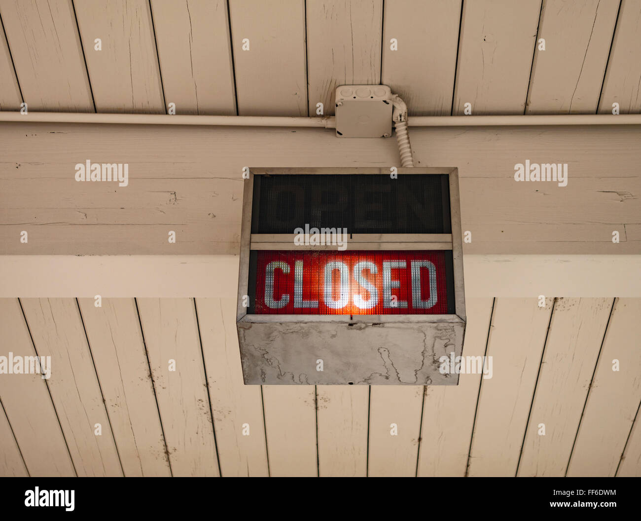 Bank neon sign hi-res stock photography and images - Alamy