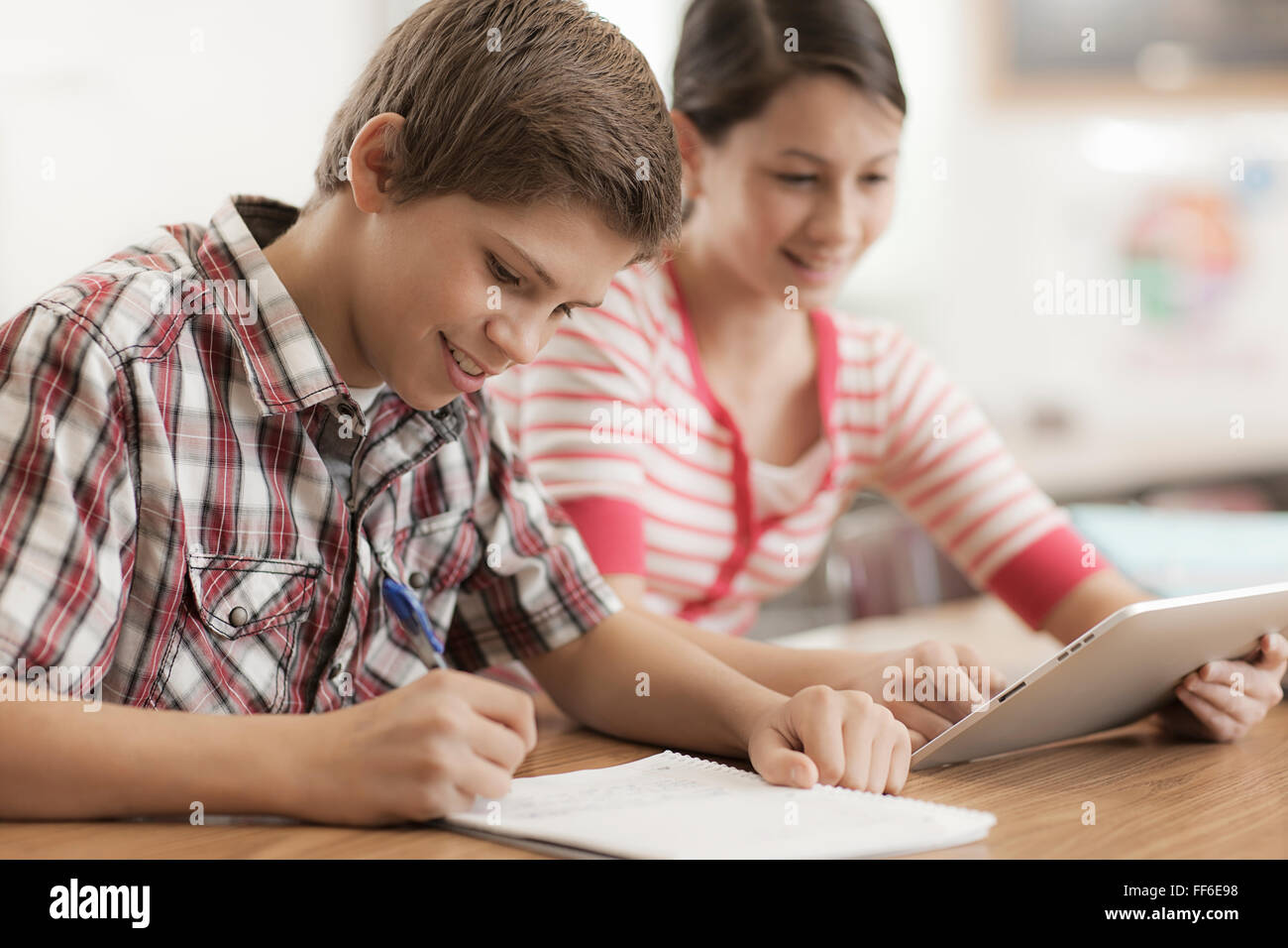 Children sharing school usa hi-res stock photography and images - Alamy