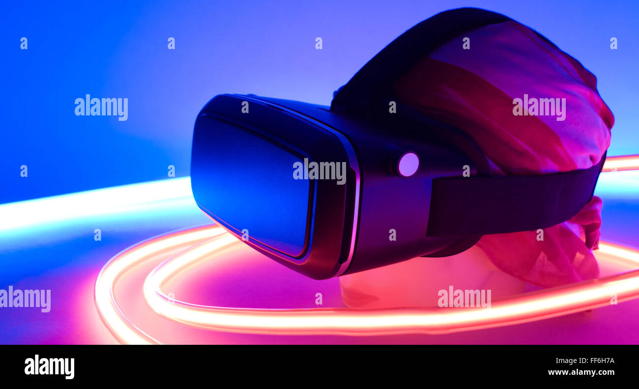 Modern Virtual reality smart phone headset Stock Photo - Alamy