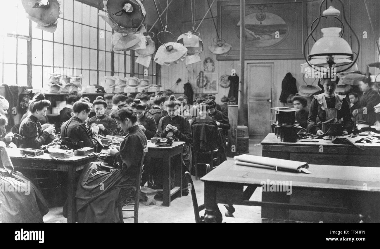 Women factory workers 1900s Black and White Stock Photos & Images - Alamy
