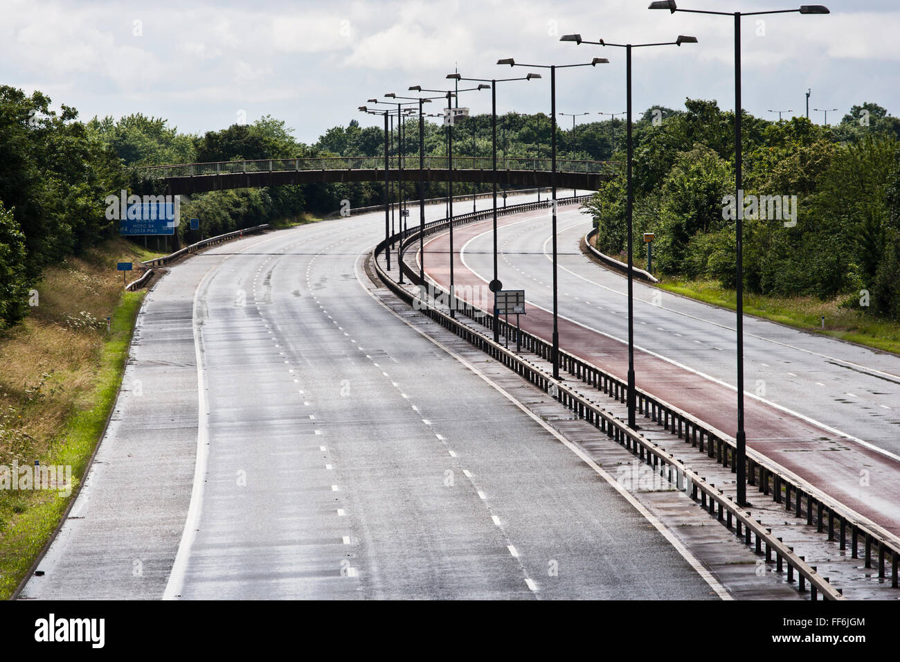 M4 Motorway closed to traffic near Heston Motorway Services, London ...