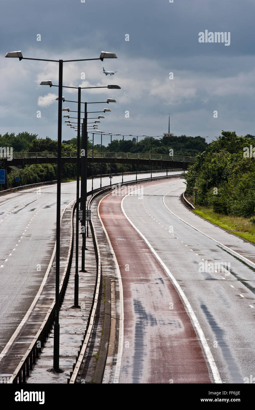 M4 Motorway closed to traffic near Heston Motorway Services, London ...