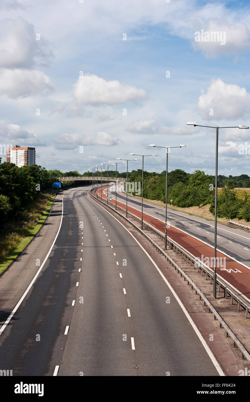 M4 Motorway closed to traffic near Heston Motorway Services, London ...