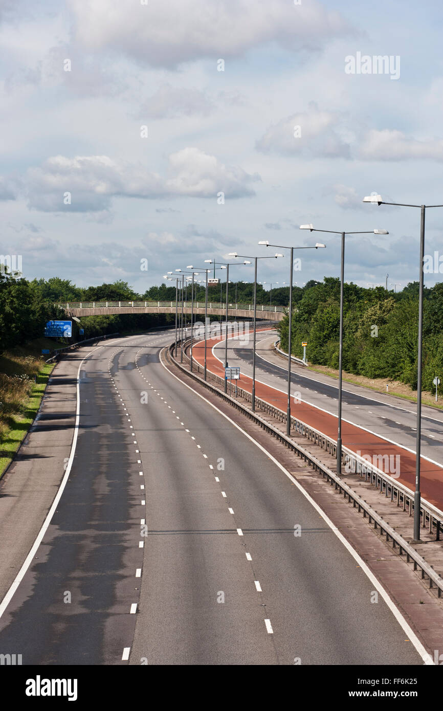M4 Motorway closed to traffic near Heston Motorway Services, London ...