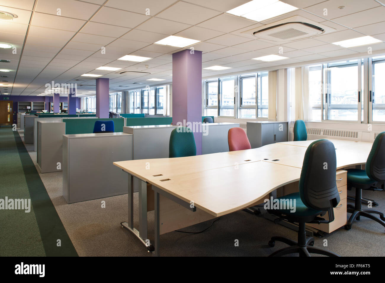 Workplace staff open plan hi-res stock photography and images - Alamy