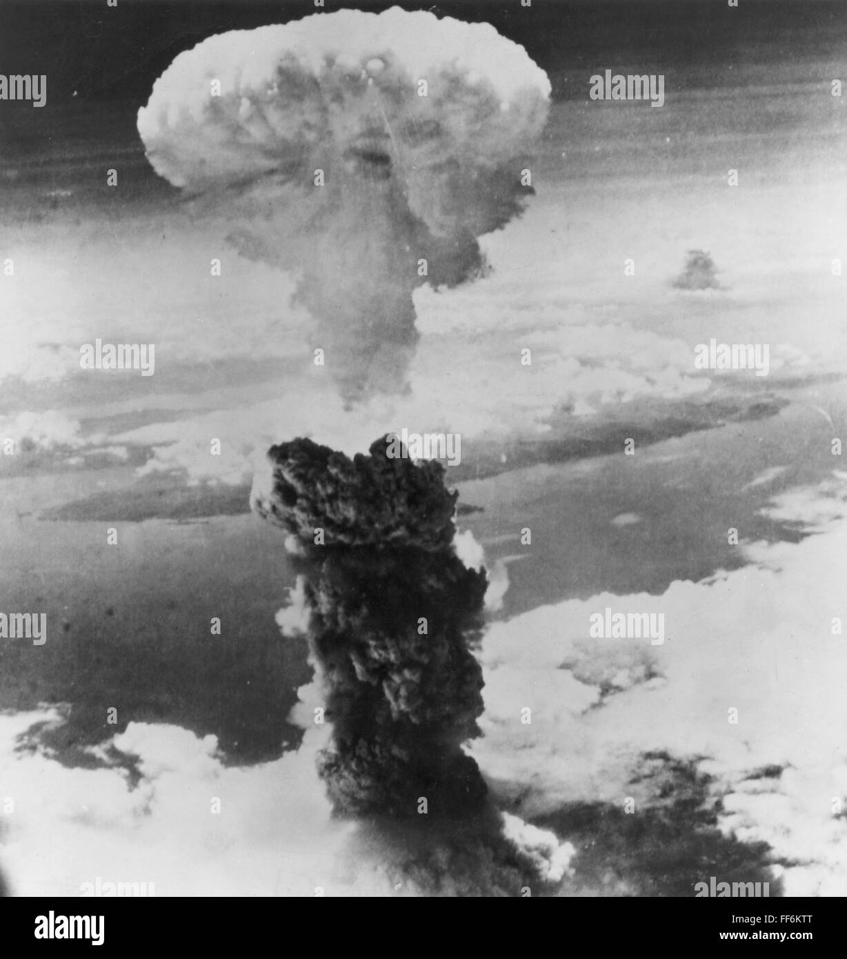WORLD WAR II: NAGASAKI. /nThe mushroom cloud of the atomic bomb over ...