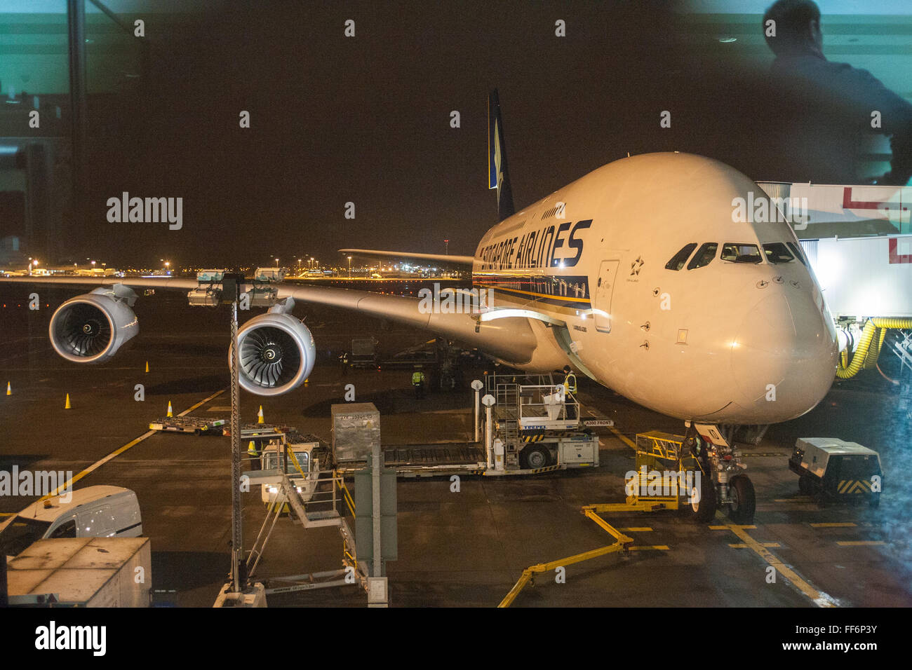 Singapore Airlines Airbus A380 double decker plane at Heathrow Airport ...