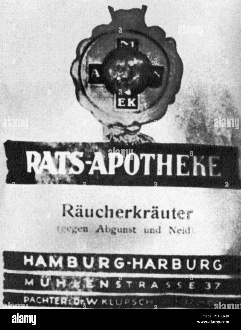 Packing in smoking Black and White Stock Photos & Images - Alamy