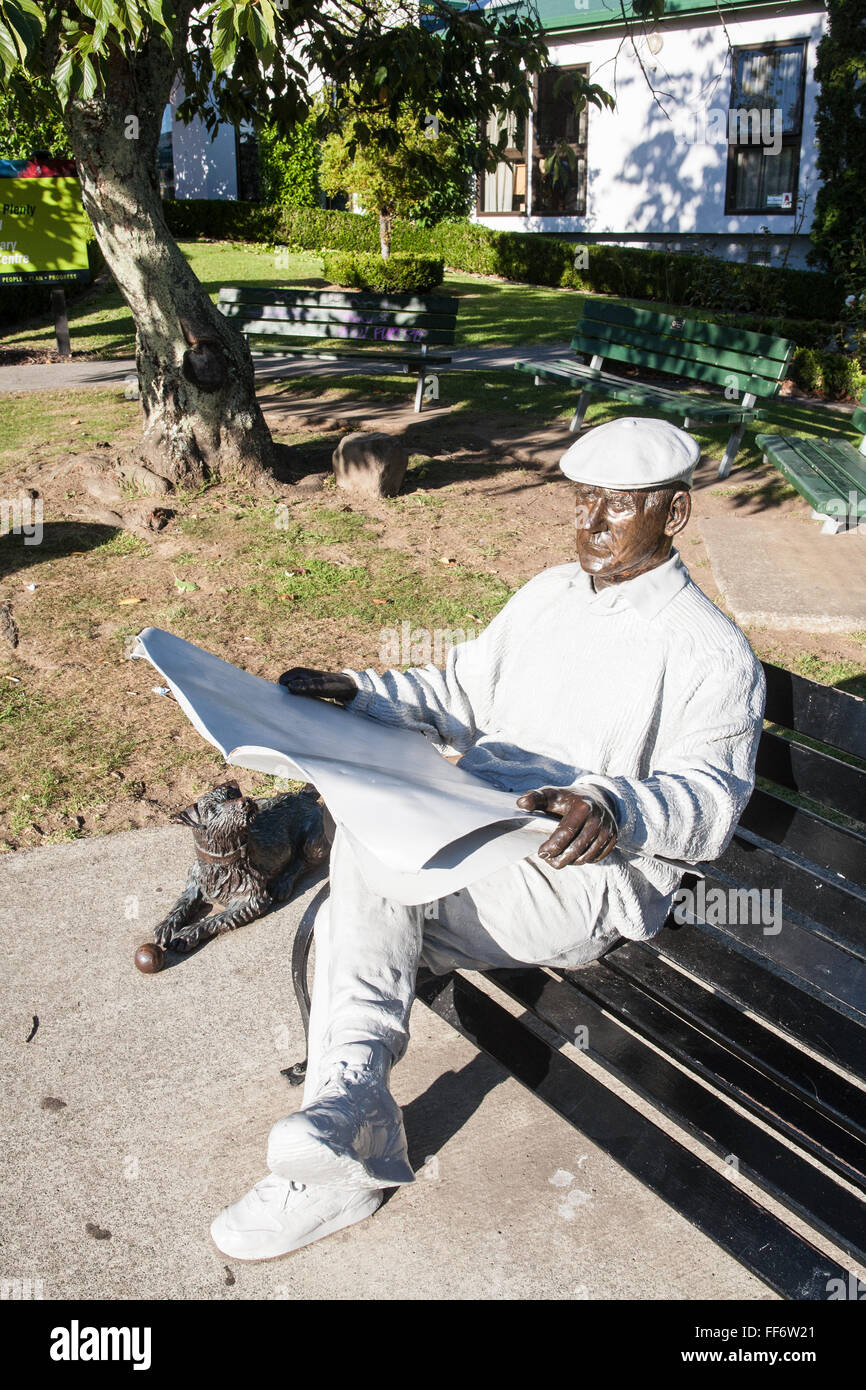 Public Sculpture "Barry - A Kiwi Bloke" by Sculptor Donald Paterson ...